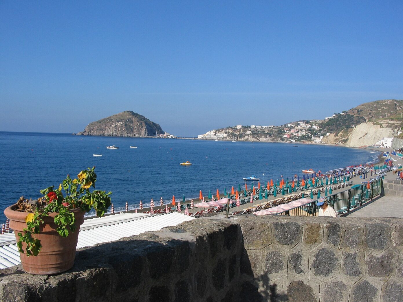 Ischia a Procida: termály, pláže a barevné vesnice 2026